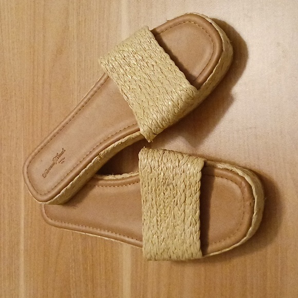 Universal Thread | Shoes | Universal Thread Mardi Braided Raffia Slide ...